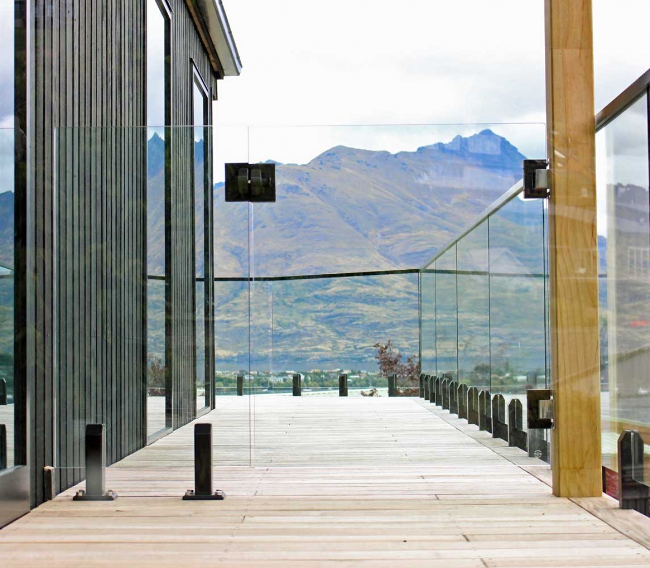 Mini Post Clamps For Balustrades | Edgetec Mini Post | MAXIMO