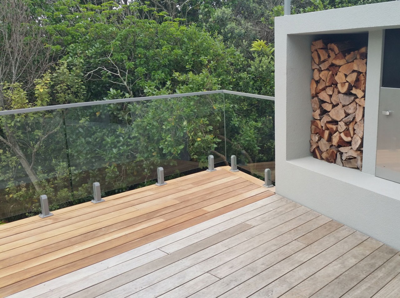 Mini Post Clamps For Balustrades | Edgetec Mini Post | MAXIMO